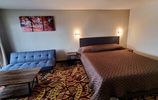 Quarto Básico, 1 cama king-size | Cofre no quarto, Wi-fi grátis, roupa de cama fornecida, despertadores 