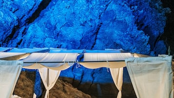 Serviço de almoço e jantar; culinária italiana, vistas para a praia