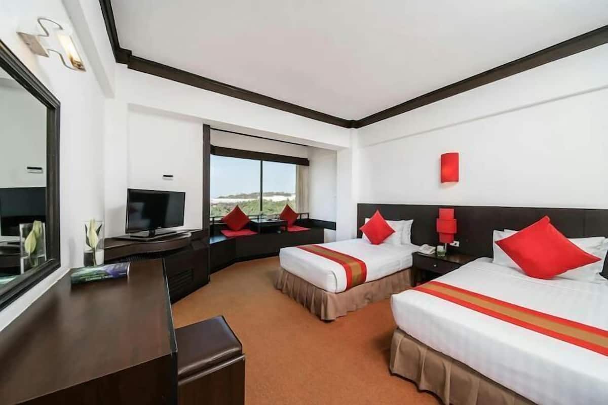 1 quarto, cofres nos quartos, escrivaninha, cortinas blackout