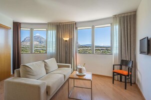 Camas com colchões de espuma com sistema de memória, frigobar