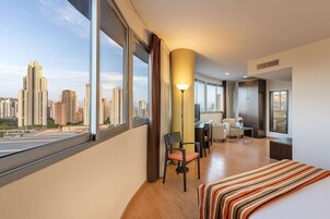 Camas com colchões de espuma com sistema de memória, frigobar