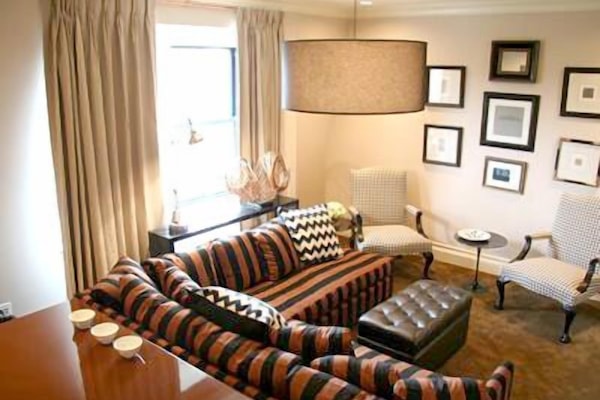 Televisor de 42 polegadas com canais por cabo