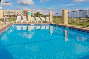 Piscina exterior sazonal 