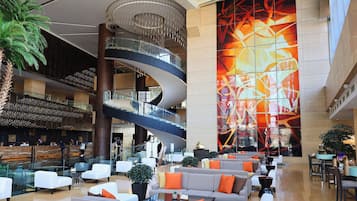 3 restaurantes, almoços servidos