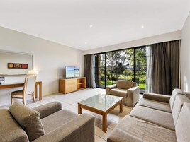 Apartamento, 2 quartos | Secretária, ferro/tábua de engomar, berços/camas para crianças grátis