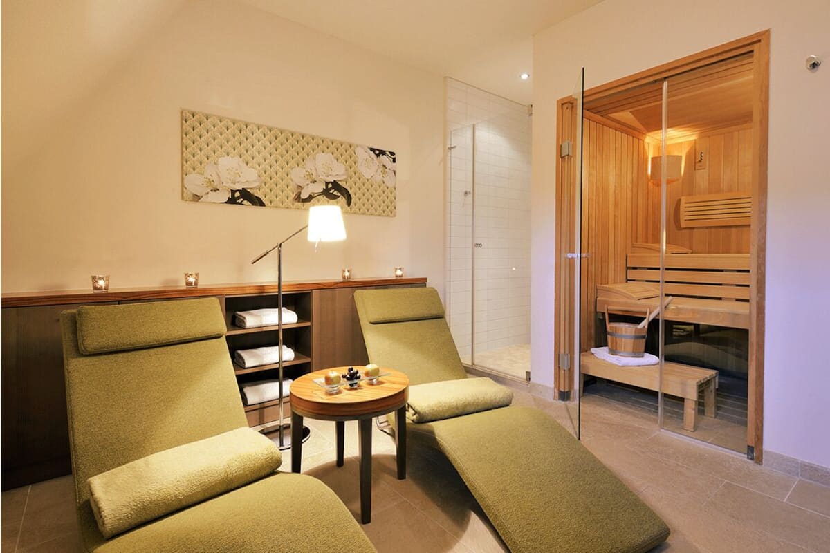 Maisonette Spa Suite mit Sauna | Roupa hipoalergénica, minibar, cofre no quarto, secretária
