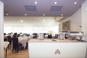 Café da manhã continental grátis todos os dias