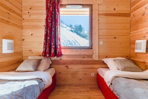 1 quarto, berços/camas para crianças 