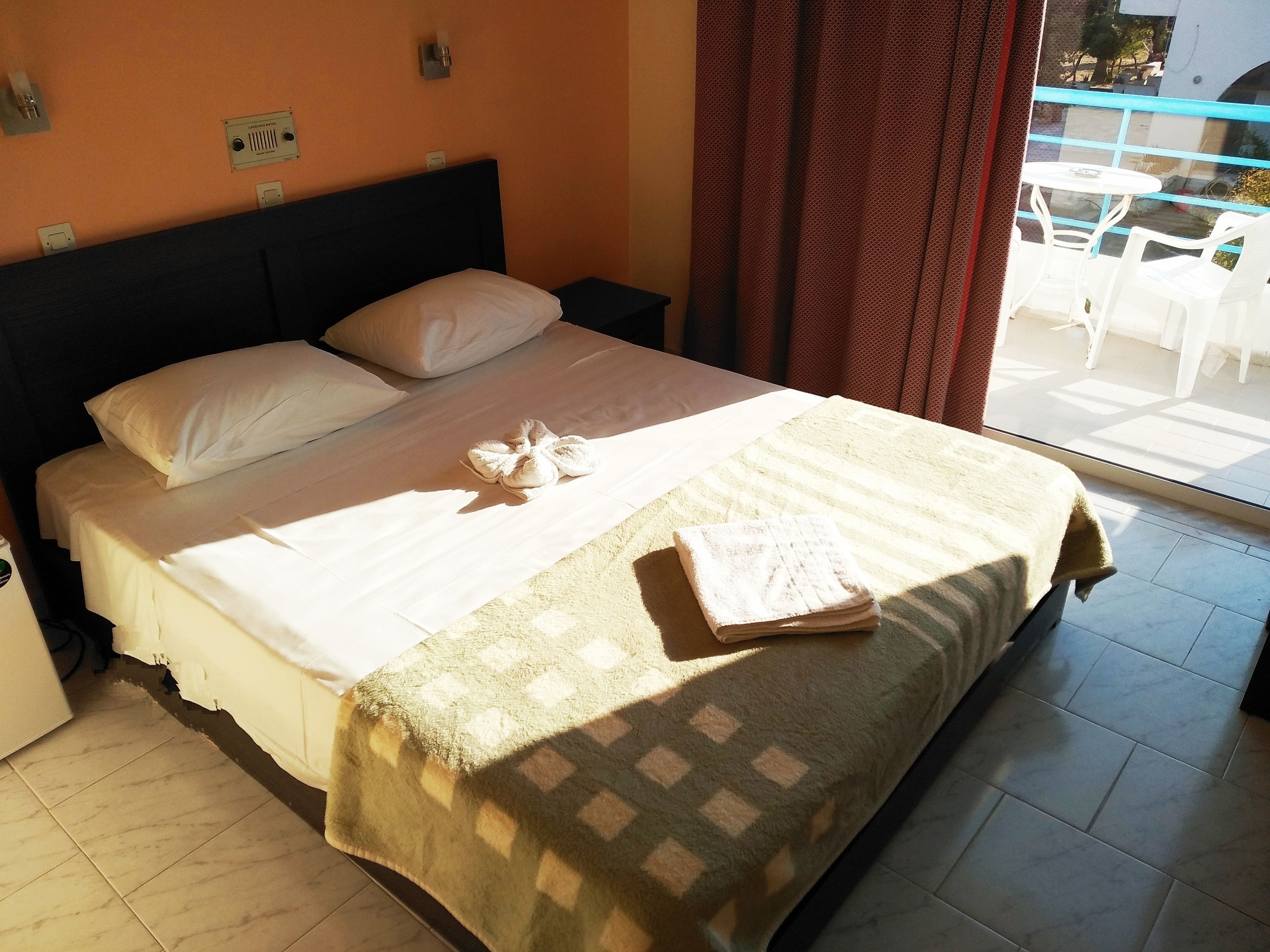 Leonidas Hotel and Studios in Greek Islands: Find Hotel Reviews, Rooms ...
