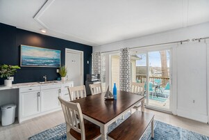 Apartamento, 3 quartos (Hale) | Cozinha privada | Refrigerador em uma área comum, micro-ondas em uma área comum