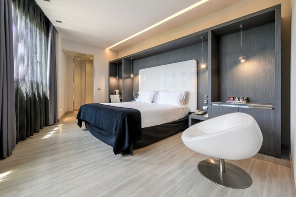 Roupa hipoalergénica, edredões de penas, minibar 