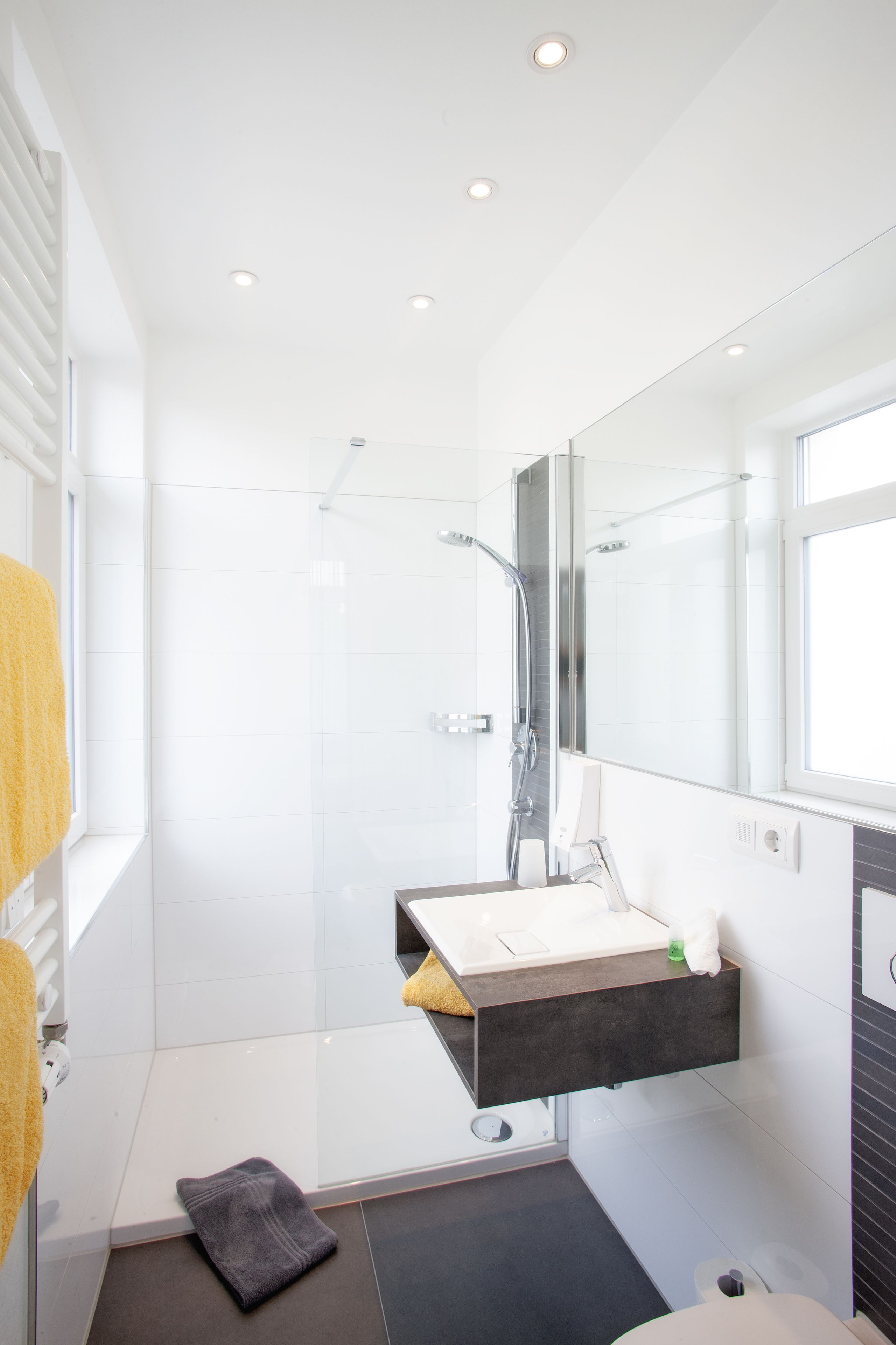 Quarto Individual Standard | Casa de banho | Um polibã, artigos de higiene pessoal grátis, um secador de cabelo 