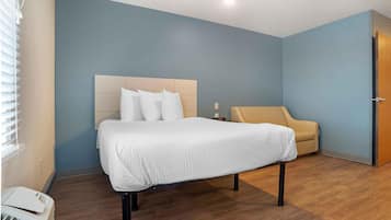 Estúdio Deluxe, 1 cama de casal e sofá-cama, não fumadores, frigorífico e micro-ondas | Secretária, secretária adequada para computadores portáteis