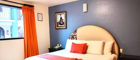 Quarto Standard, 1 cama king-size | Ferro/tábua de engomar, berços/camas para crianças grátis