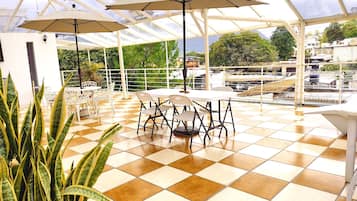 Apartamento Standard, 1 cama king-size | Terraço/pátio interior