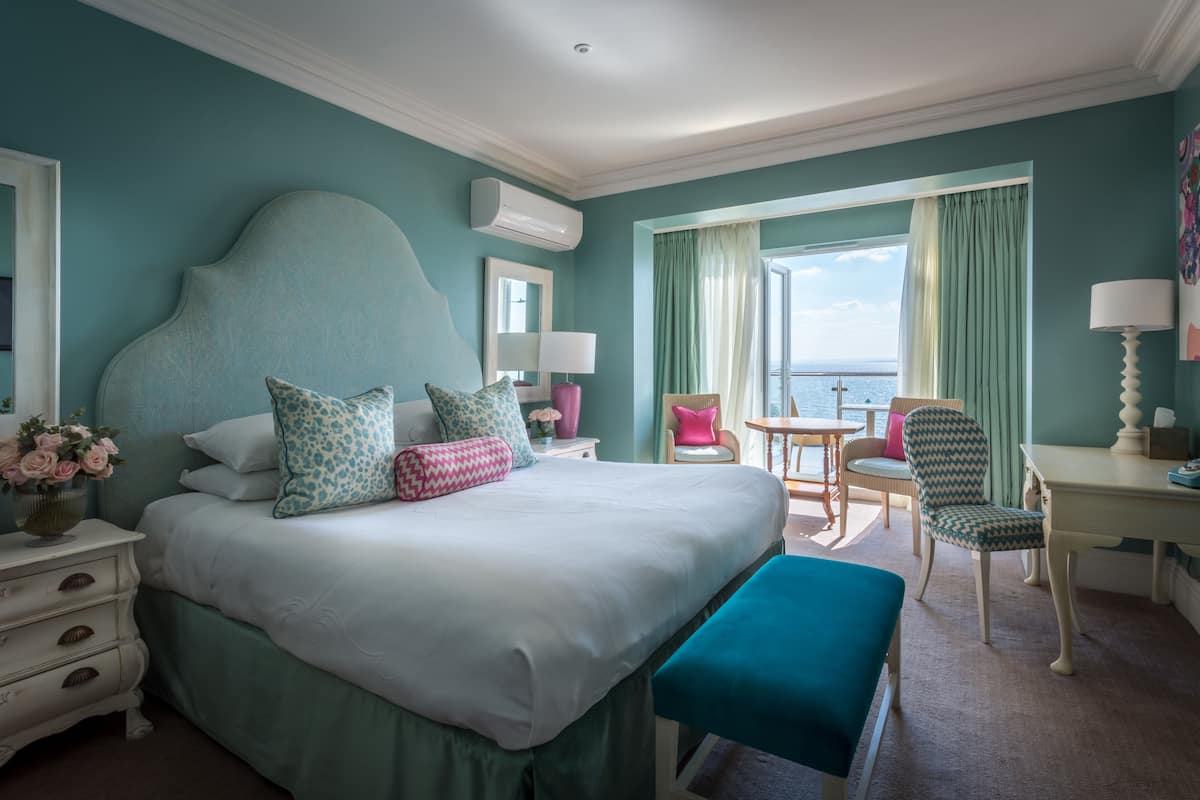 Quarto Executivo, varanda, vista para o mar (King Room) | Roupa de alta qualidade, cofre no quarto, secretária 