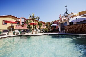 3 piscinas exteriores