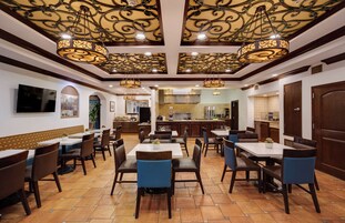 Café da manhã completo grátis todos os dias