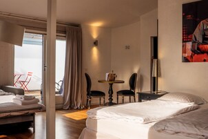 Quarto Familiar | Roupa de alta qualidade, cofre no quarto, com decoração personalizada 