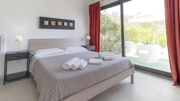 Quarto Quádruplo Deluxe | 1 quarto, cortinas/cortinados opacos, Wi-fi grátis