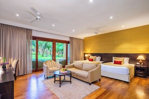 Family Suite | Roupa de alta qualidade, minibar, cofre no quarto, secretária 