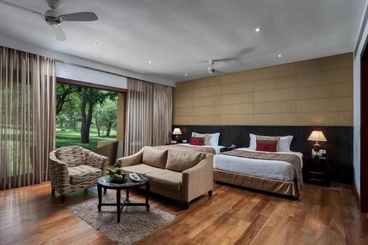 Roupas de cama premium, frigobar, cofres nos quartos, escrivaninha