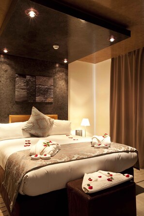 Roupas de cama premium, camas Select Comfort, frigobar