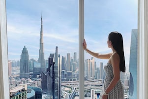 Quarto (Large Corner Burj Khalifa View) | Lençóis italianos Frette, roupas de cama premium, cofres nos quartos