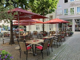 Terraço com espreguiçadeiras