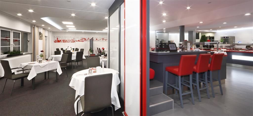 Almoços e jantares servidos, incluindo cozinha internacional 