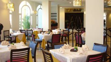 Pequeno-almoço tipo buffet diário (215 MXN por pessoa)