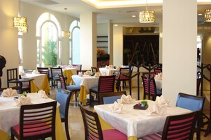Café da manhã com buffet todos os dias mediante uma taxa