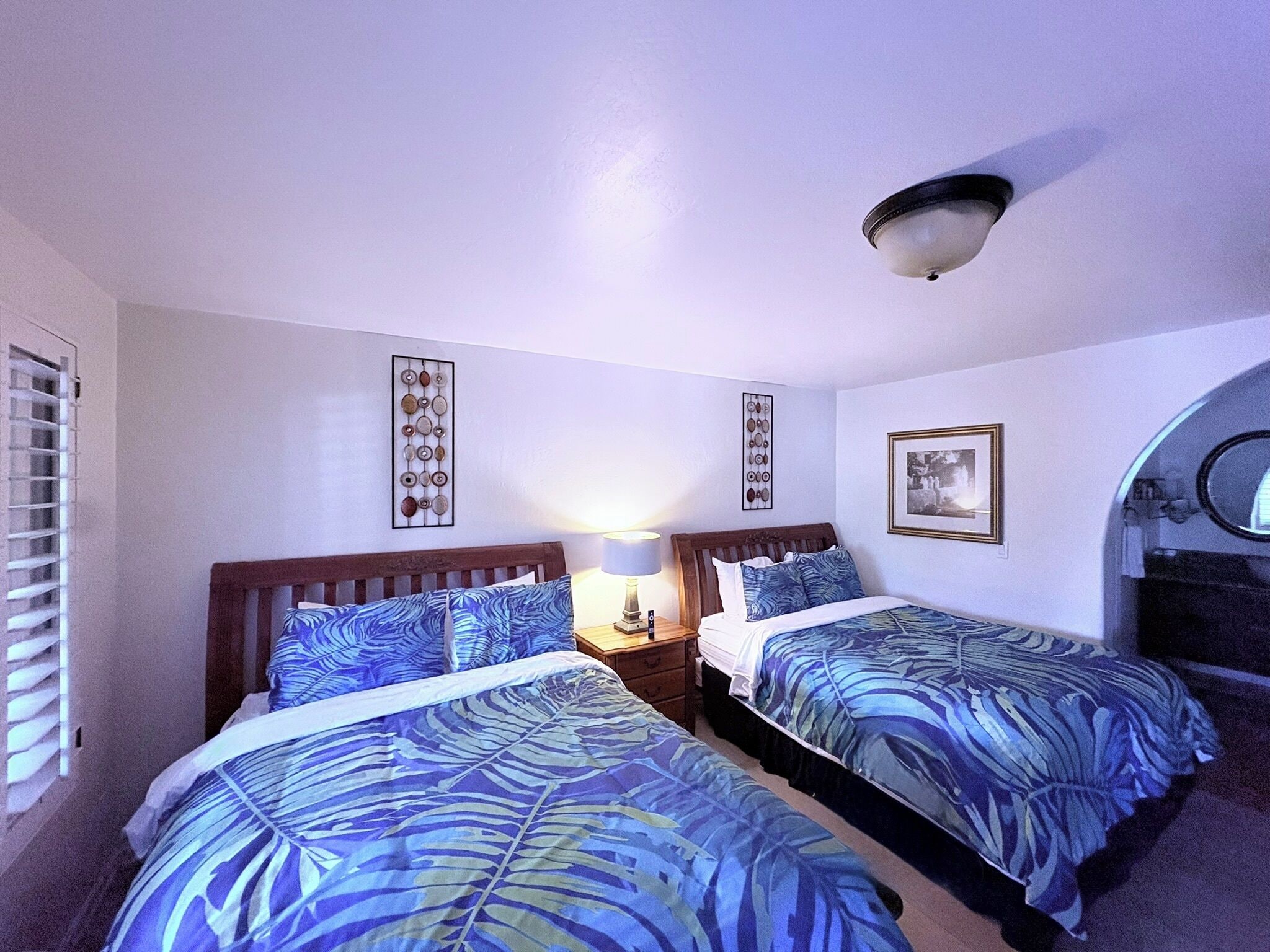 Roupa de alta qualidade, camas de colchão viscoelástico, minibar 