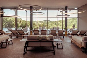 Sala(s) para tratamentos a casais, sauna, banheira de hidromassagem 