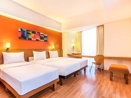 Quarto Standard, 2 camas individuais | Secretária, quartos insonorizados, ferro/tábua de engomar, Wi-fi grátis 