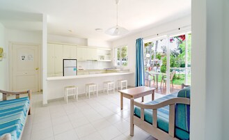 Apartamento, 1 quarto, terraço | Cozinha privada | Geladeira, micro-ondas (mediante solicitação), fogão, cooktop