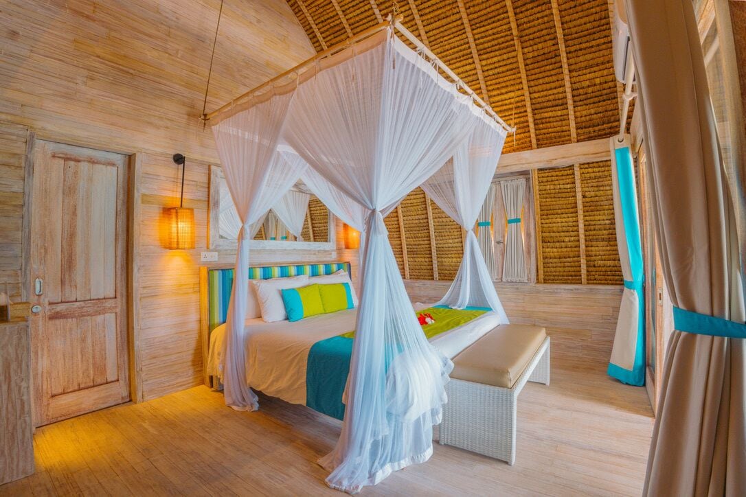 Quarto Deluxe, vista para a praia, em frente à praia | Cofre no quarto, cortinas/cortinados opacos, Wi-fi grátis 