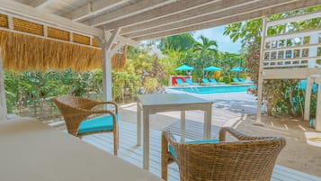 Bungalow Familiar, vista para o jardim, junto à piscina | Sala de estar