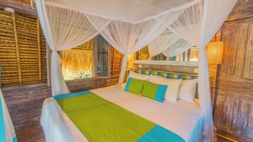 Cofres nos quartos, cortinas blackout, Wi-Fi de cortesia, roupa de cama