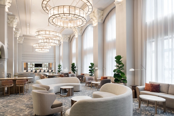 Este bar no lobby do hotel