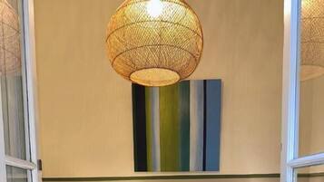 Quarto Triplo Standard | Roupa de alta qualidade, cofre no quarto, com decoração personalizada