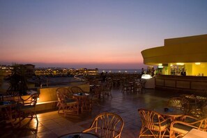 3 restaurantes: opção de café da manhã, almoço e jantar
