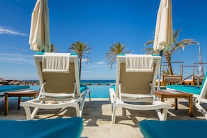 Beach Club Experience Room (Free SPA) | Roupas de cama premium, edredons de pluma, frigobar, cofres nos quartos