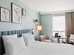 Privilege, Quarto, 1 cama de casal | Roupas de cama premium, frigobar, cofres nos quartos, escrivaninha