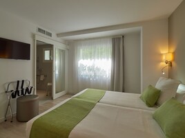 Quarto duplo standard | Cofres nos quartos, escrivaninha, quartos à prova de som