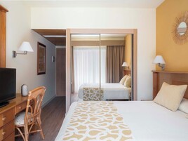Escrivaninha, Wi-Fi de cortesia, roupa de cama