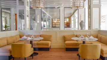 3 restaurantes, café da manhã, culinária asiática