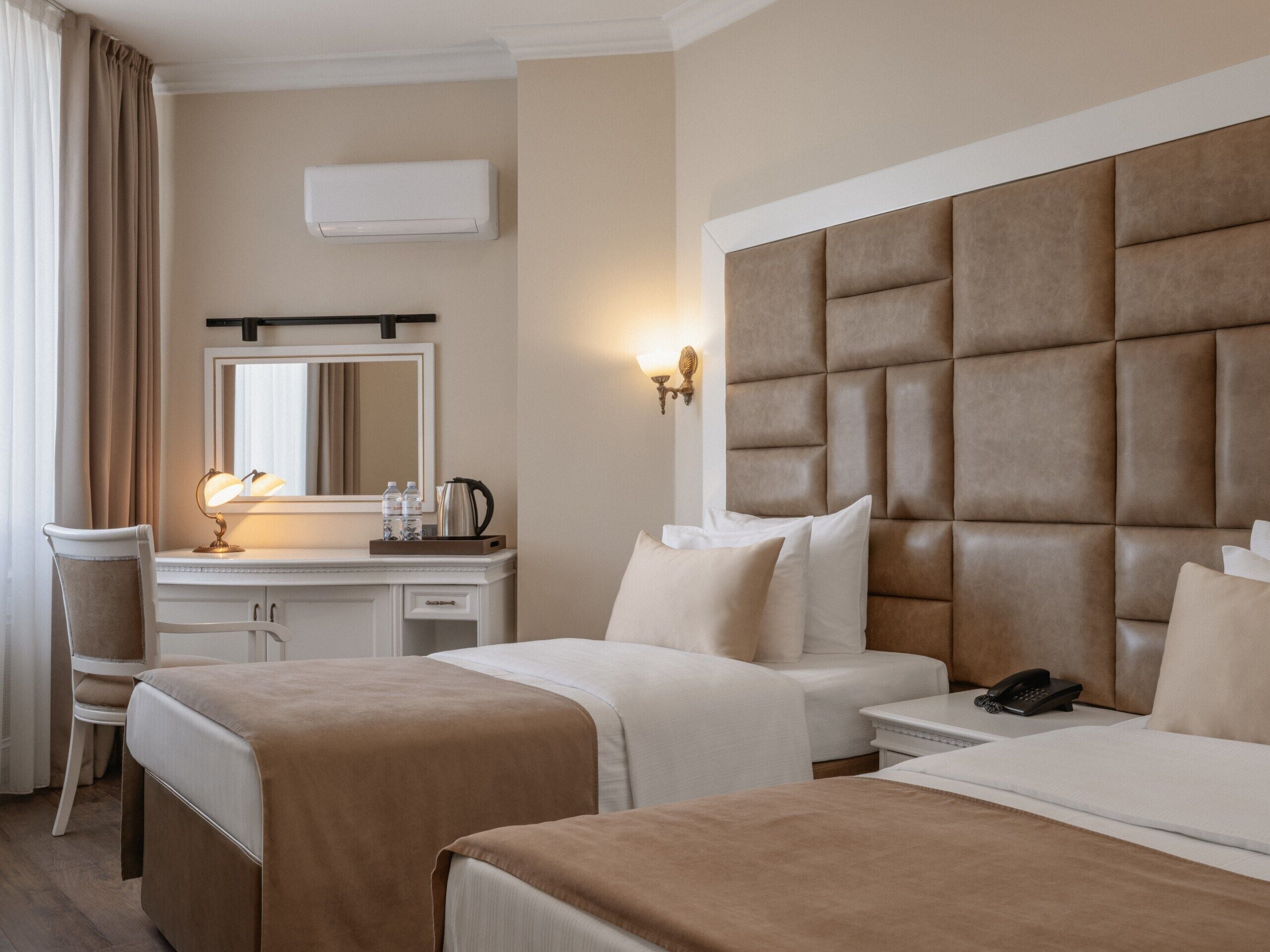 Quarto Twin Premium | Minibar, cofre no quarto, secretária, quartos insonorizados 