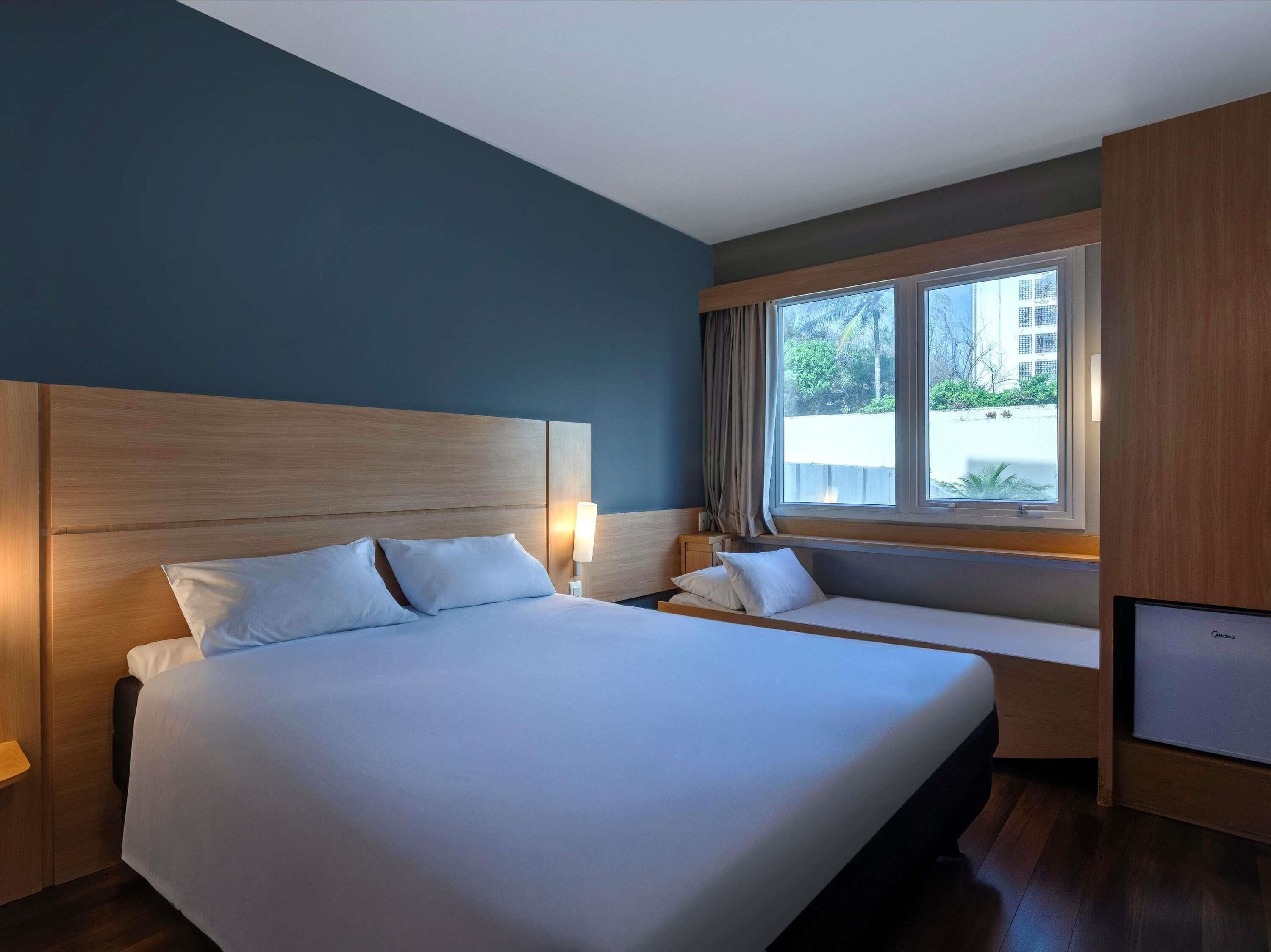 Quarto standard, várias camas | Escrivaninha, quartos à prova de som, Wi-Fi de cortesia, roupa de cama