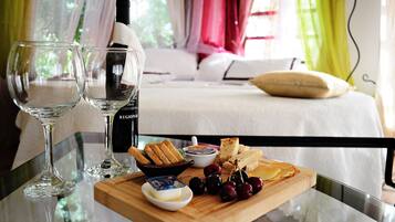 Quarto casal romântico | Camas com colchões pillow-top, cofres nos quartos